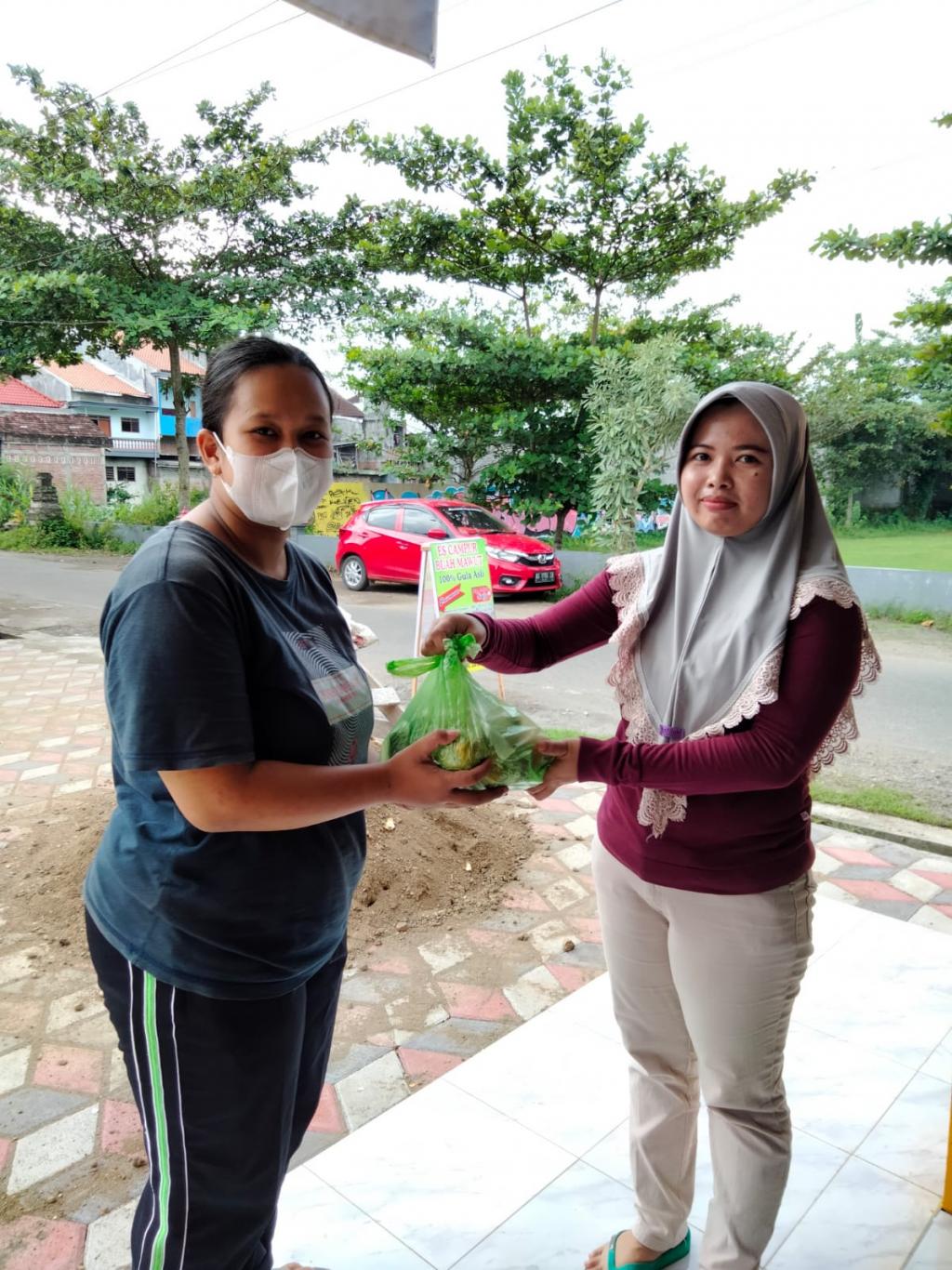 Penyaluran PMT untuk BBK & IH KEK Bulan Juni 2022 - Website Desa Bendoagung